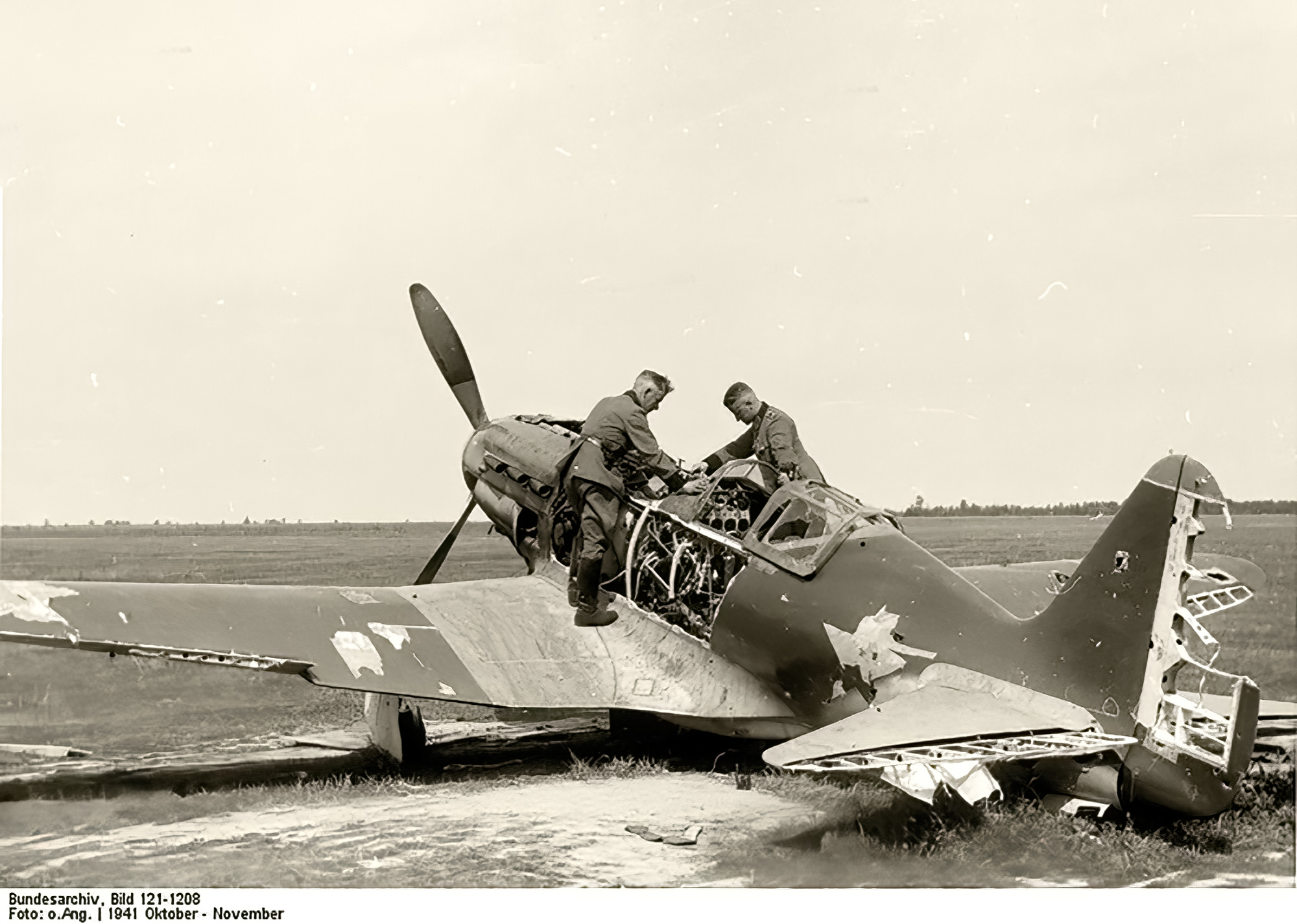 Asisbiz Soviet AF Mig 3 German solders inspecting a abandoned soviet ...