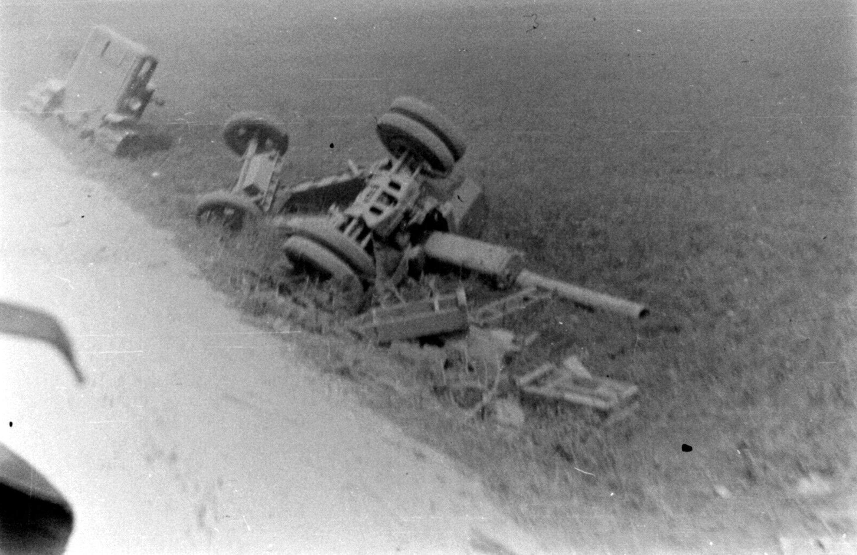 Asisbiz Soviet Red Army tank column destroyed by advancing Panzergruppe ...
