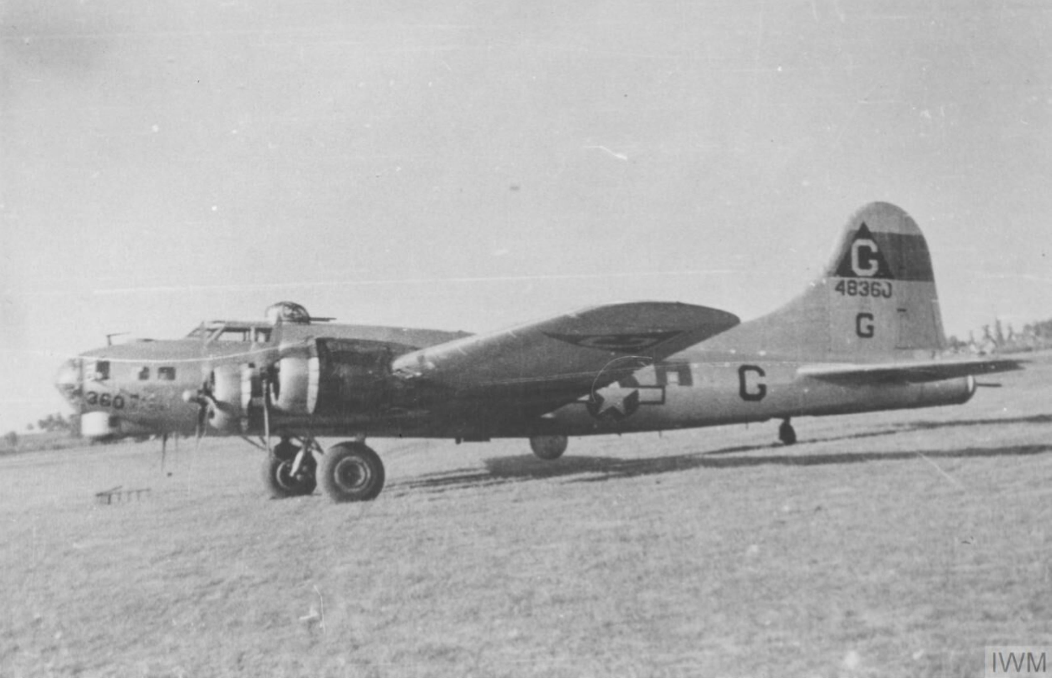 Asisbiz 44-8360 B-17G Fortress 8AF 305BG422BS JJG was a PFF and VHF ...