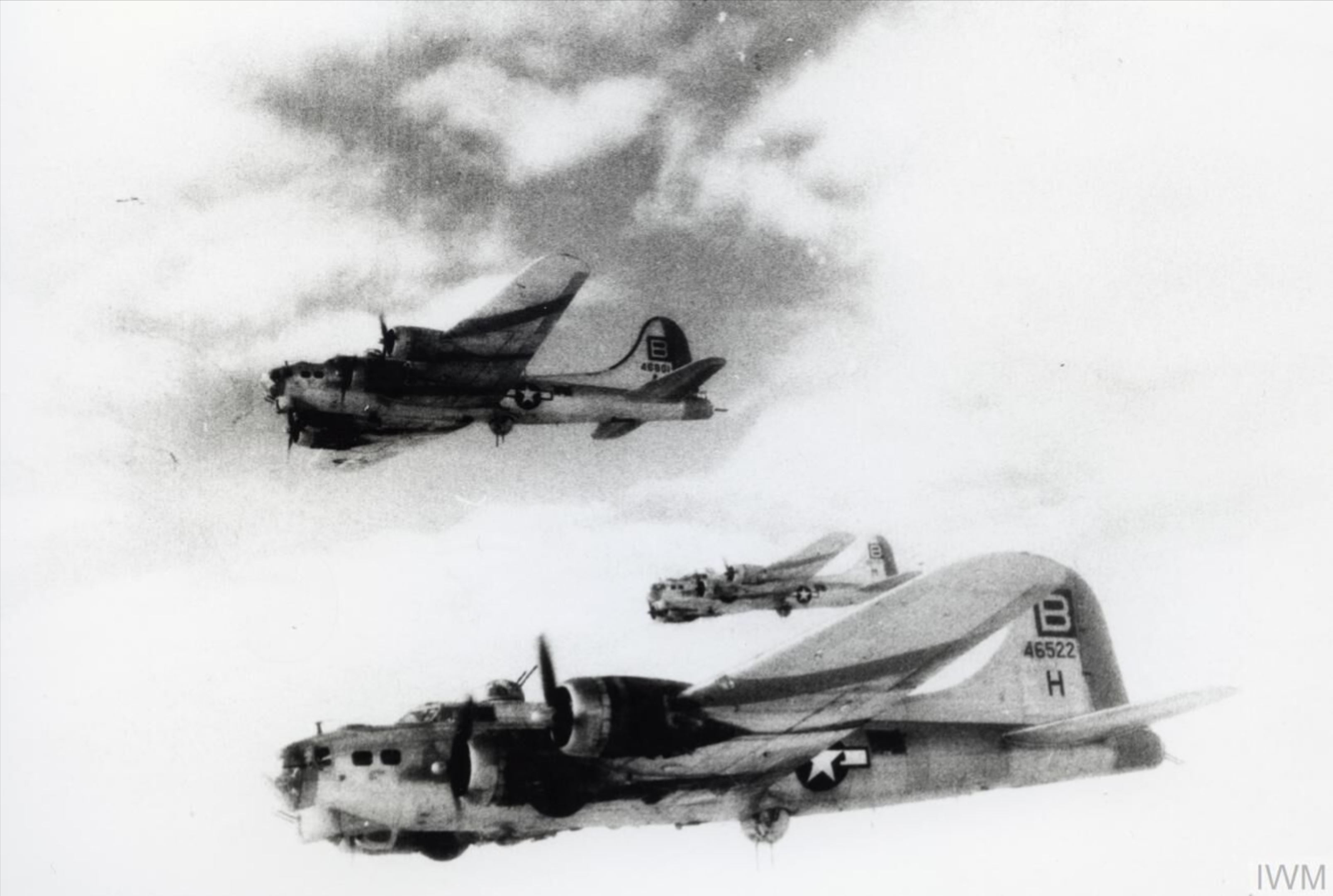 Asisbiz 44 6801 B-17G Fortress 8AF 95BG412BS QWA Umbriago in formation ...