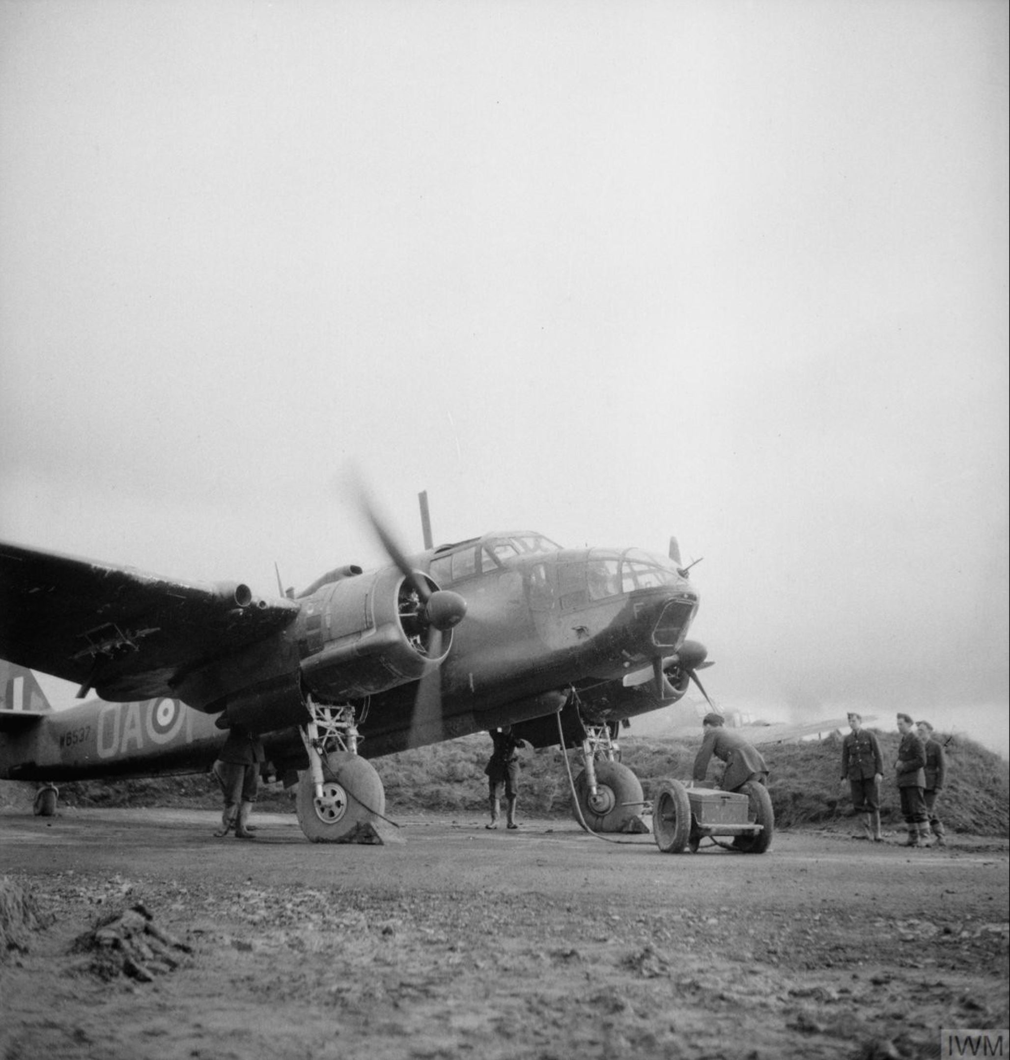 Asisbiz Bristol Beaufort I RAF 22Sqn OAF W6537 based at St Eval Dec ...