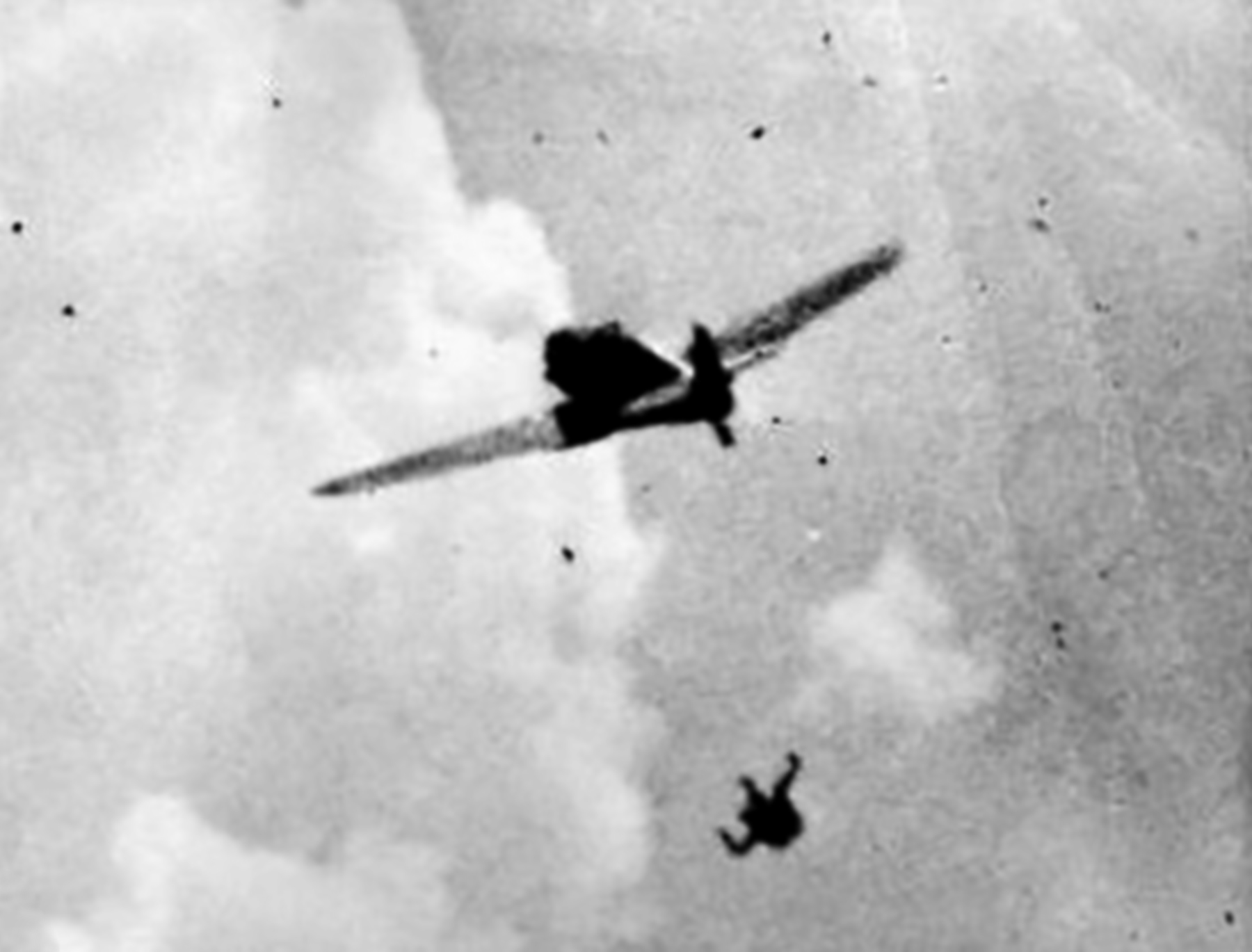 Asisbiz Gun footage showing a Luftwaffe pilot abandoning his machine ... Asisbiz Gun footage showing a Luftwaffe pilot abandoning his machine ...