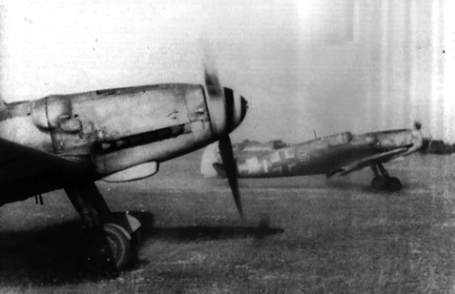 Asisbiz Messerschmitt Bf 109G5 8.JG51 Black 5 Poltawa autumn 1943 ebay 01