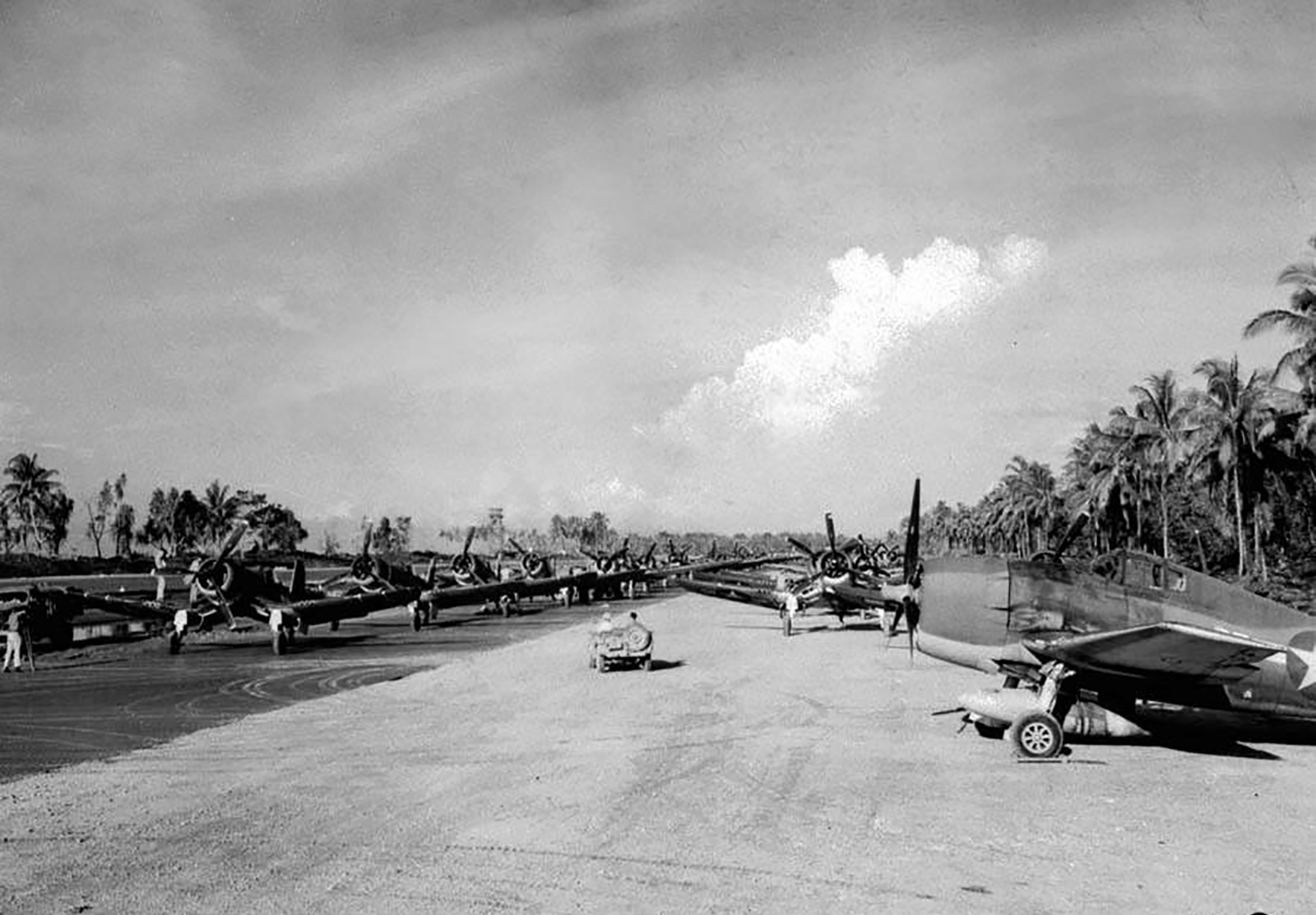 Asisbiz Vought F4U Corsairs from VMF 216 and Hellcats from VF-33 ...