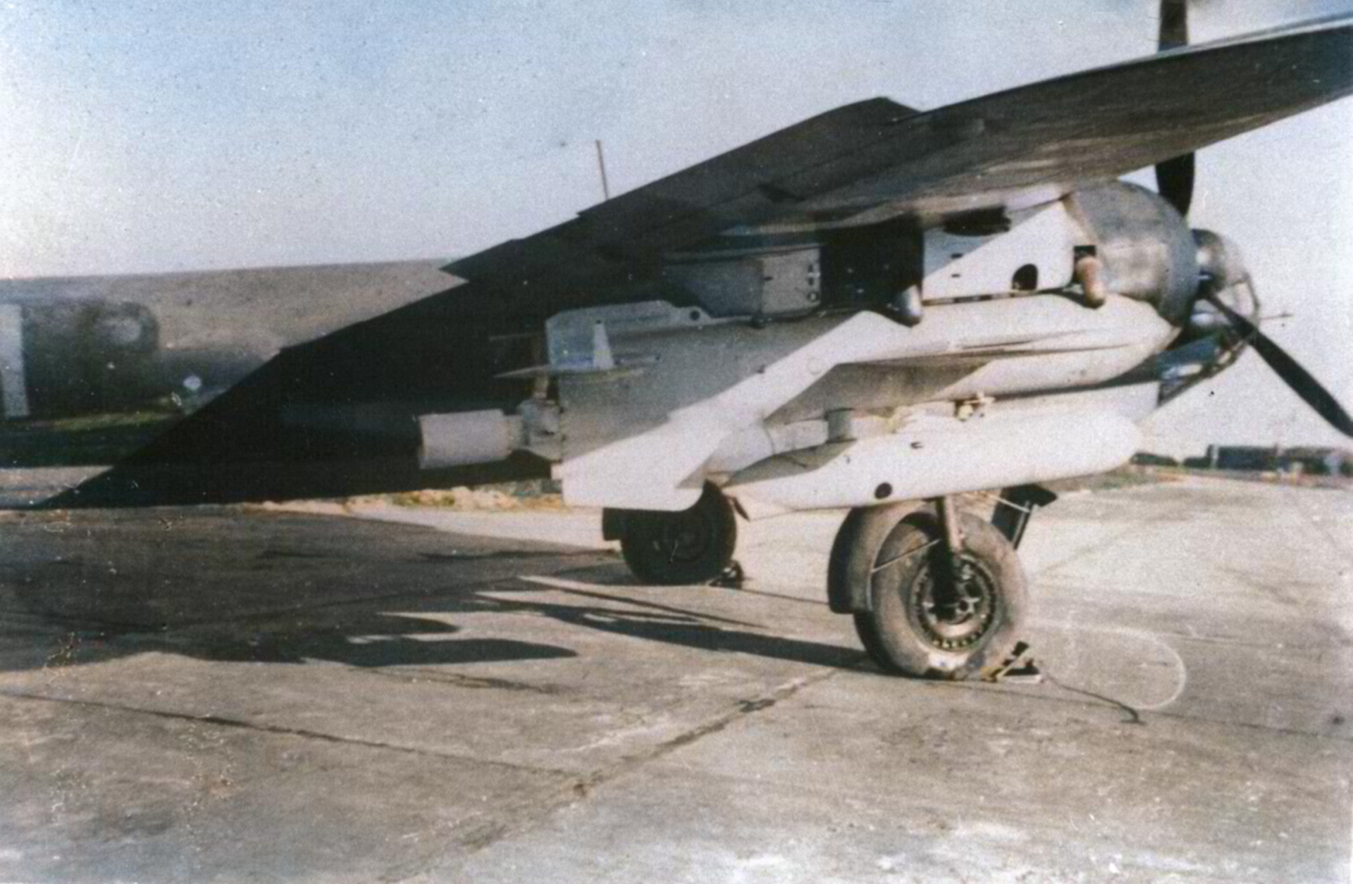 Asisbiz Dornier Do 217 Flugzeug 6.KG100 6N+HP Nr 5554 with Hs 293 ...