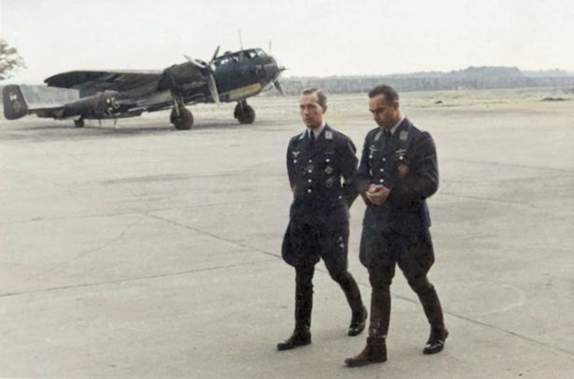 Asisbiz Dornier Do 217K1 11.KG2 U5+DV at Soesterberg Holland summer 1943-01