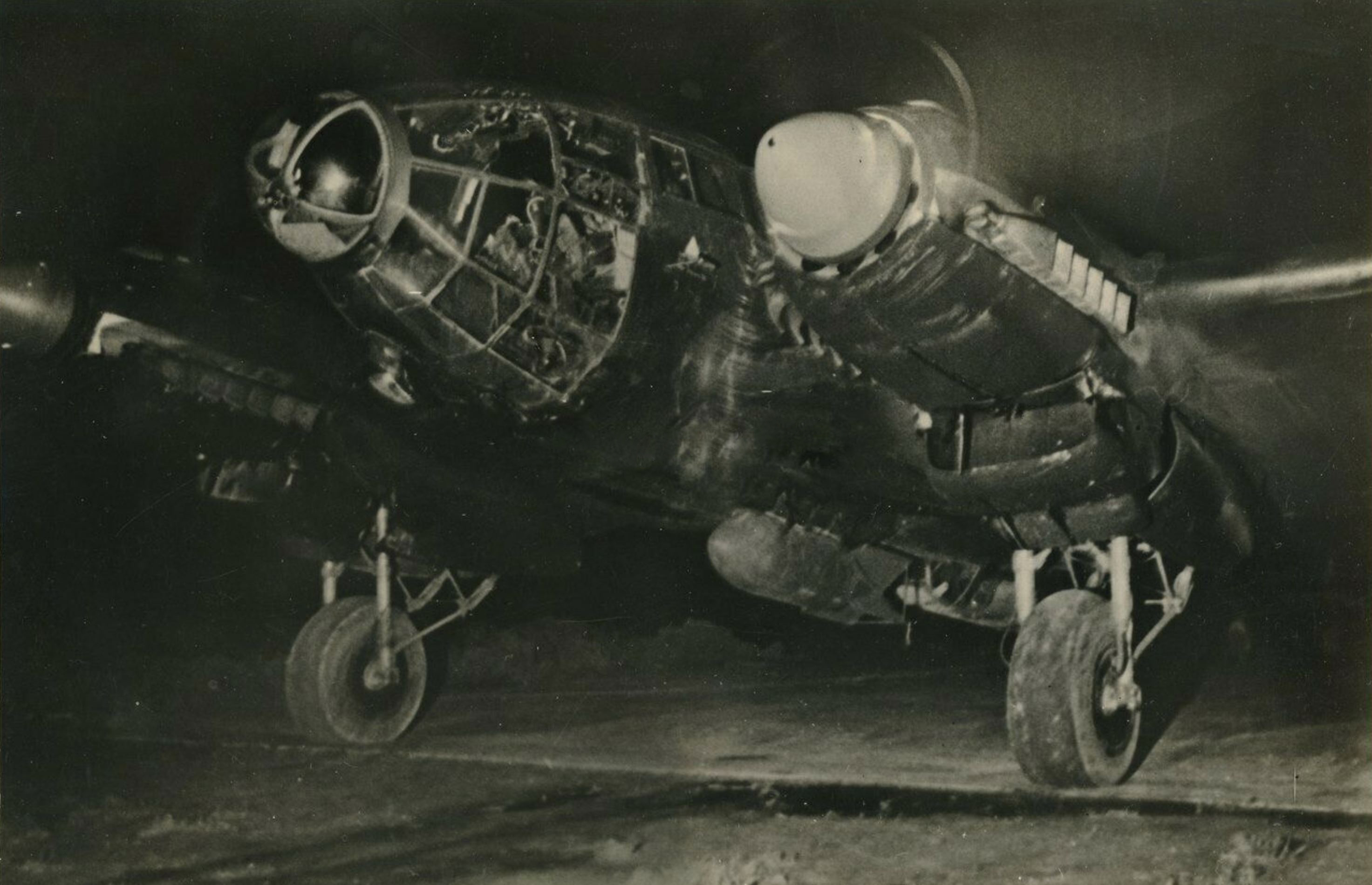 Asisbiz Night ops Heinkel He 111H taxing for a raid on England 12th Mar ...