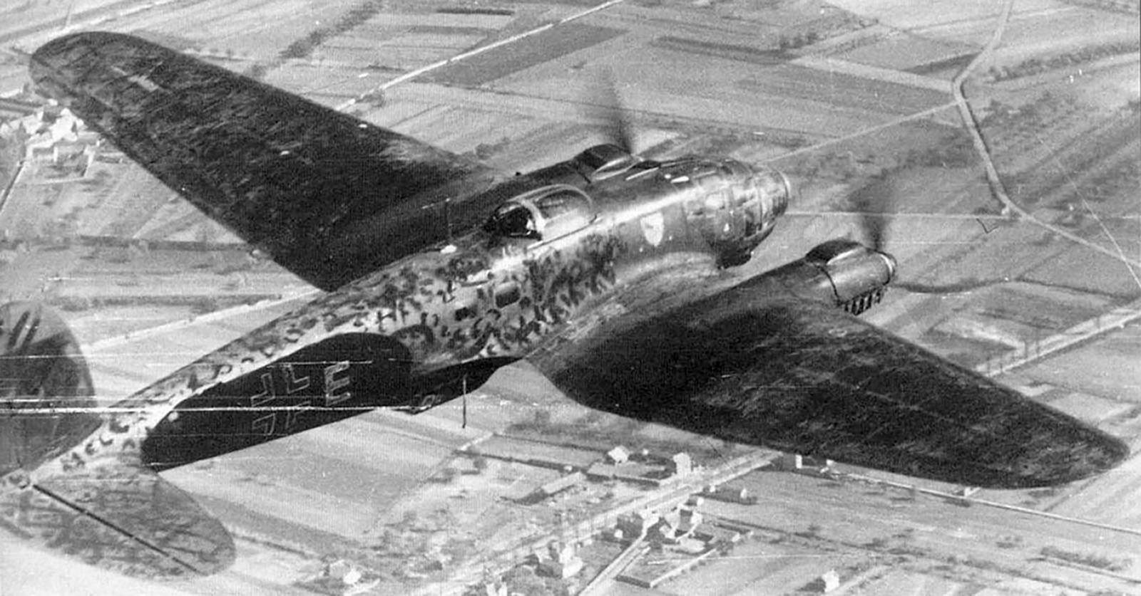Asisbiz Heinkel He 111P2 KG55 Black E Villacoublay France 1940 03 Asisbiz Heinkel He 111P2 KG55 Black E Villacoublay France 1940 03