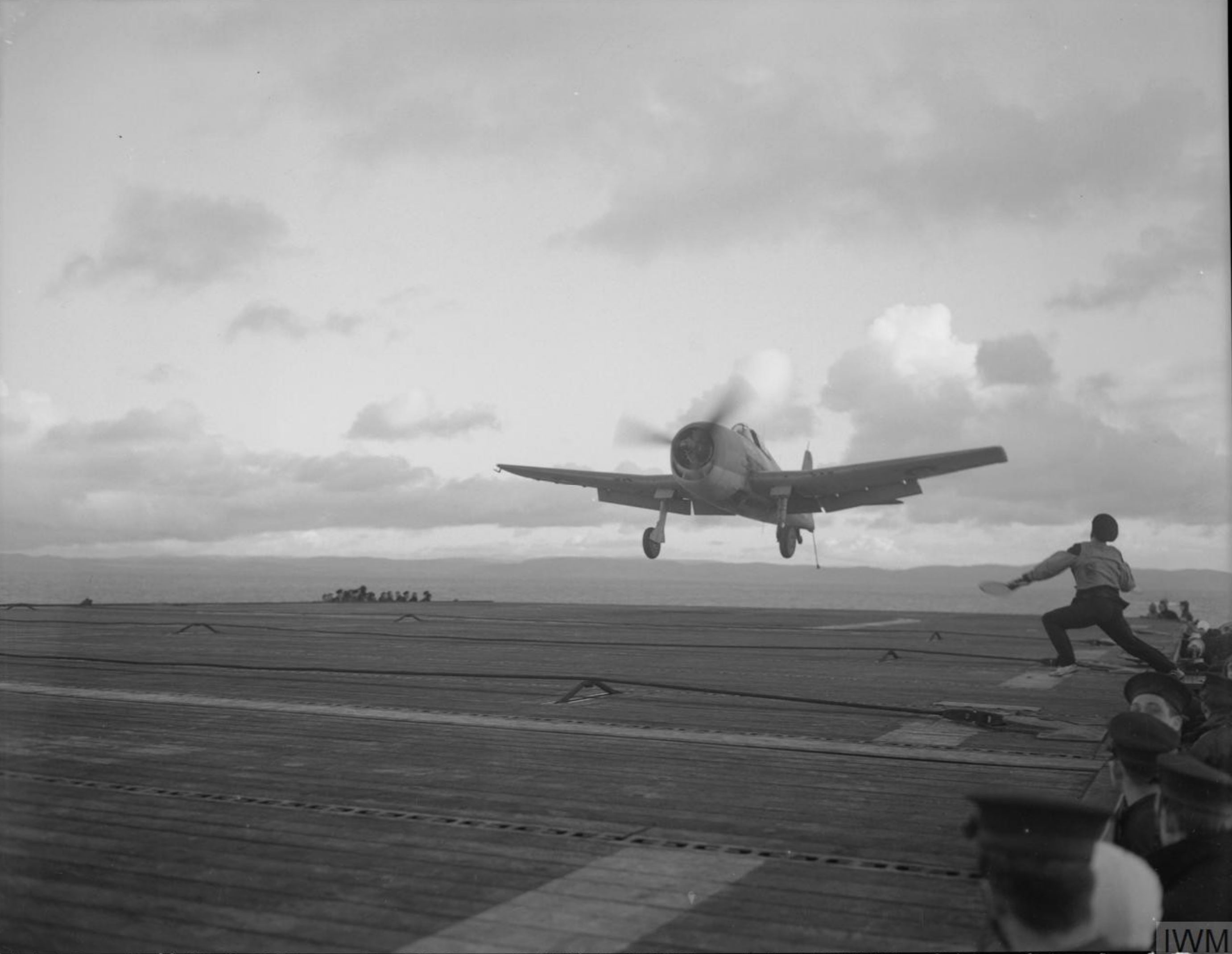 Asisbiz Fleet Air Arm Hellcat landing aboard HMS Ravager 28th Dec 1943 ...