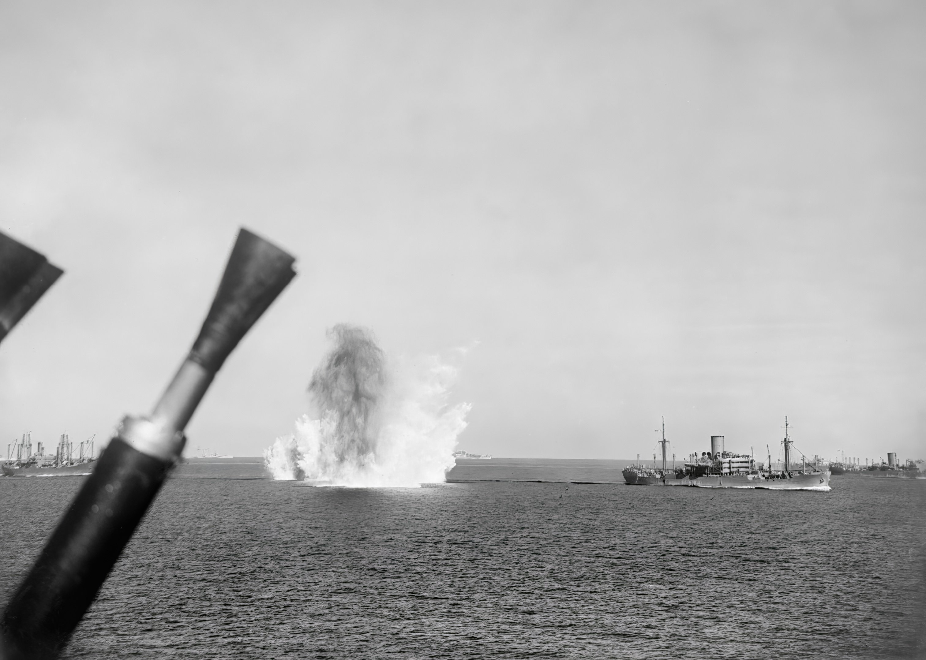 Asisbiz British convoy to Malta bomb falling astern of MS Glenorchy ...