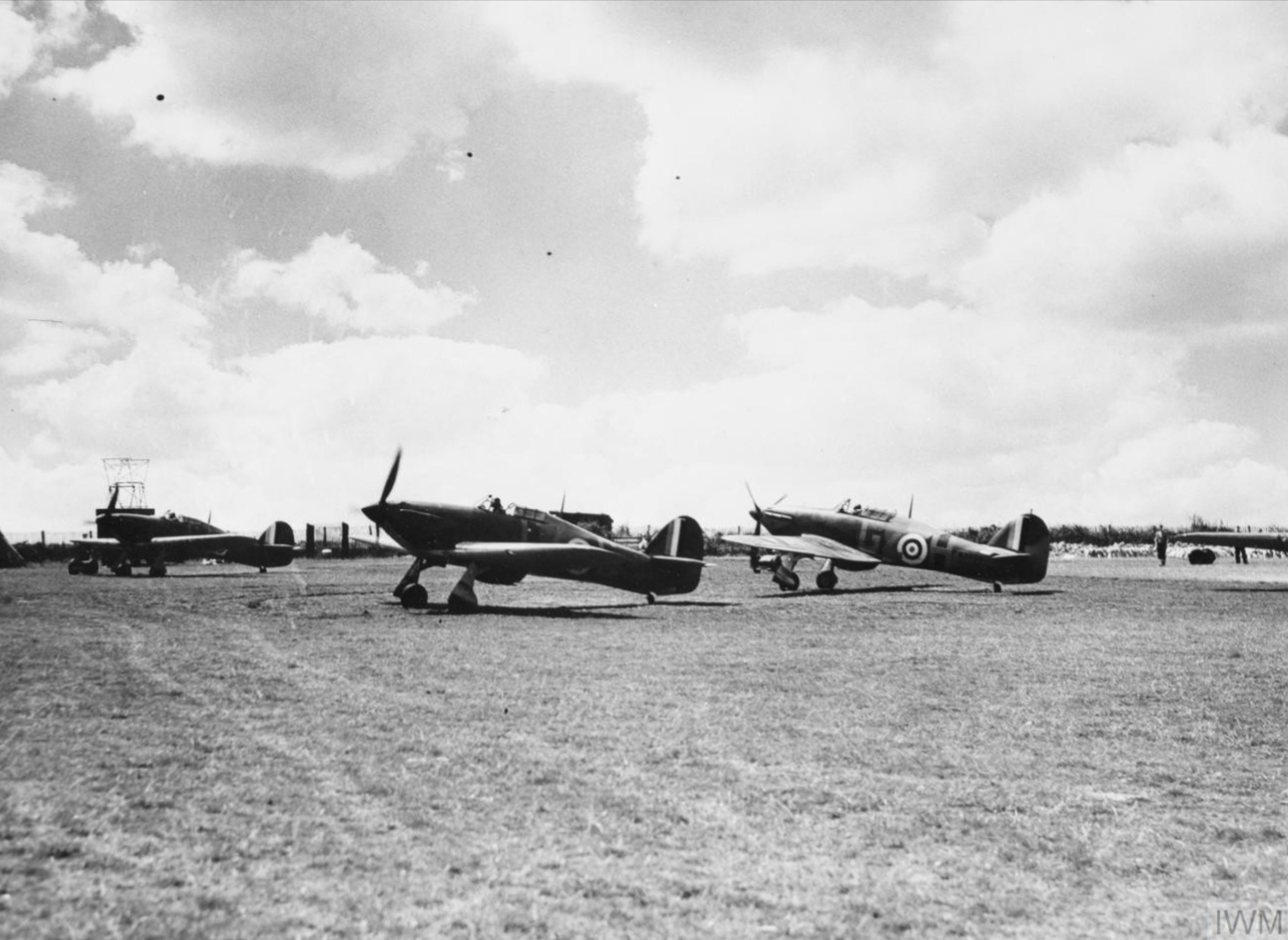 Asisbiz Hurricane I RAF 32Sqn GZ taxing at RAF Hawkinge 29 Jul 1940-IWM HU69116
