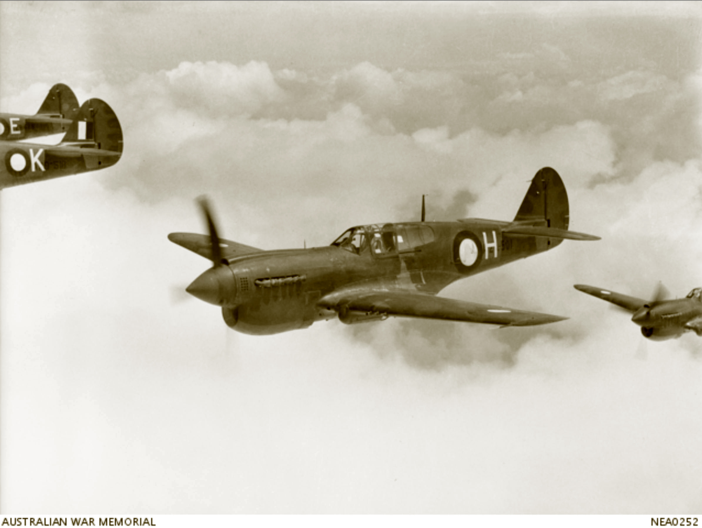 Asisbiz Curtiss P-40N Kittyhawk RAAF 84Sqn LBH A29 503 with LBK A29 518 ...