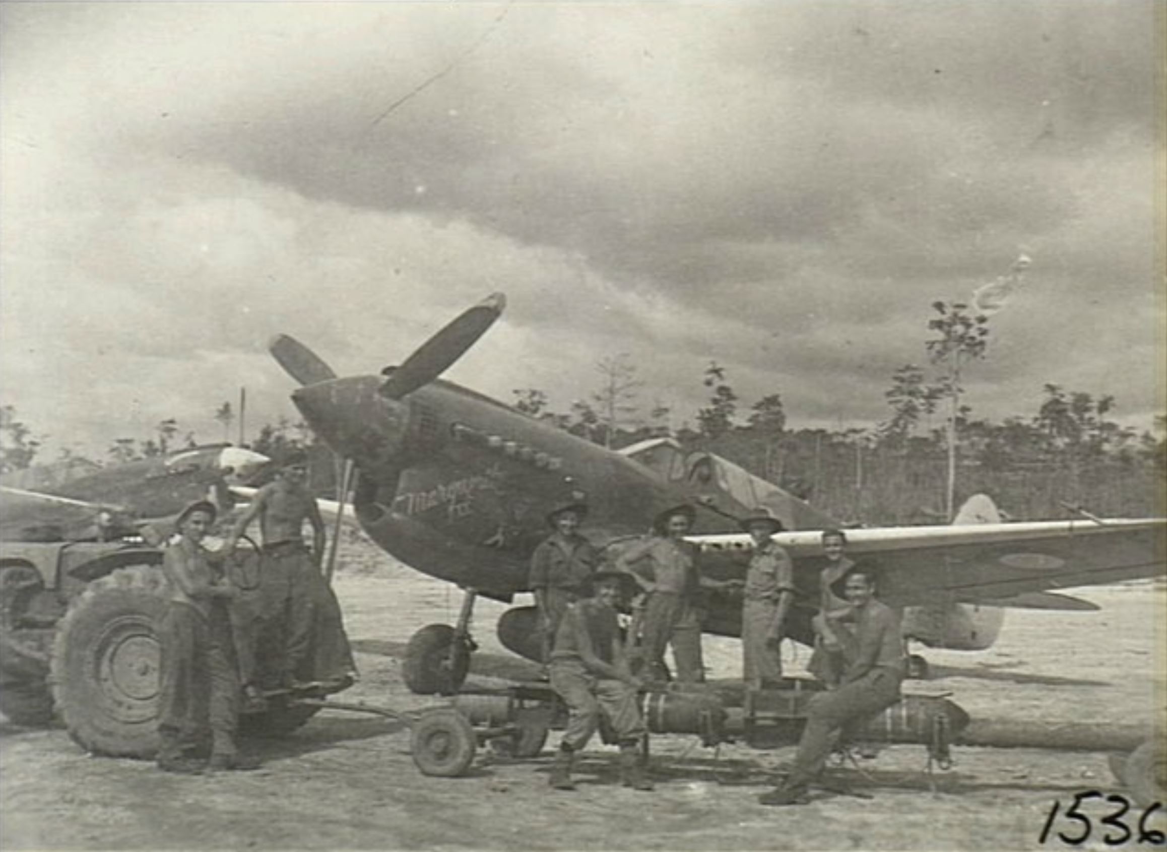 Asisbiz Curtiss P-40N Kittyhawk RAAF unknown at Noemfoor Isl Dutch New ...
