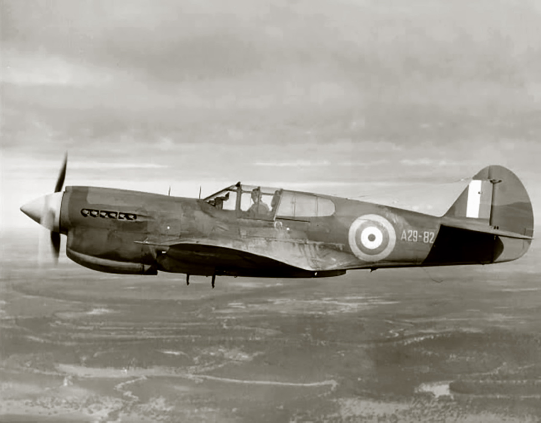 Asisbiz USAAF 41 25110 Curtiss P-40E Kittyhawk RAAF A29 82 AWM 128847