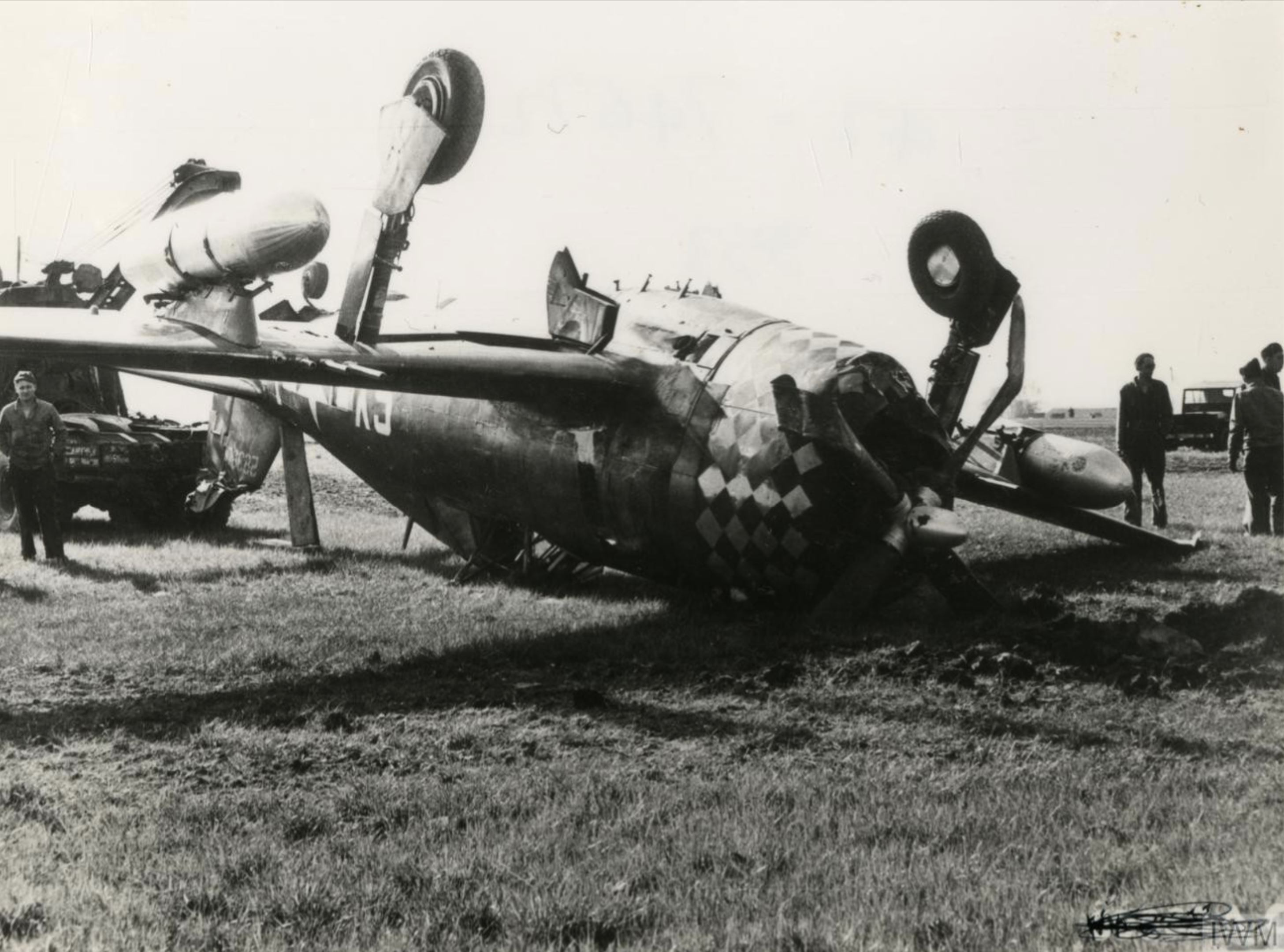 Asisbiz 42-8390 P-47D Thunderbolt 8AF 353FG352FS SXI Robert P Geurtz ...