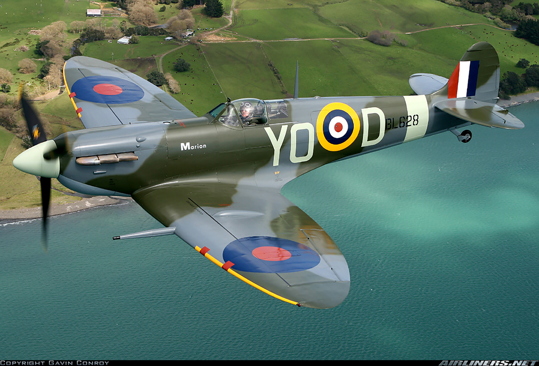 Asisbiz Airworthy Spitfire warbird as RAF 401Sqn YO D Bl628 01