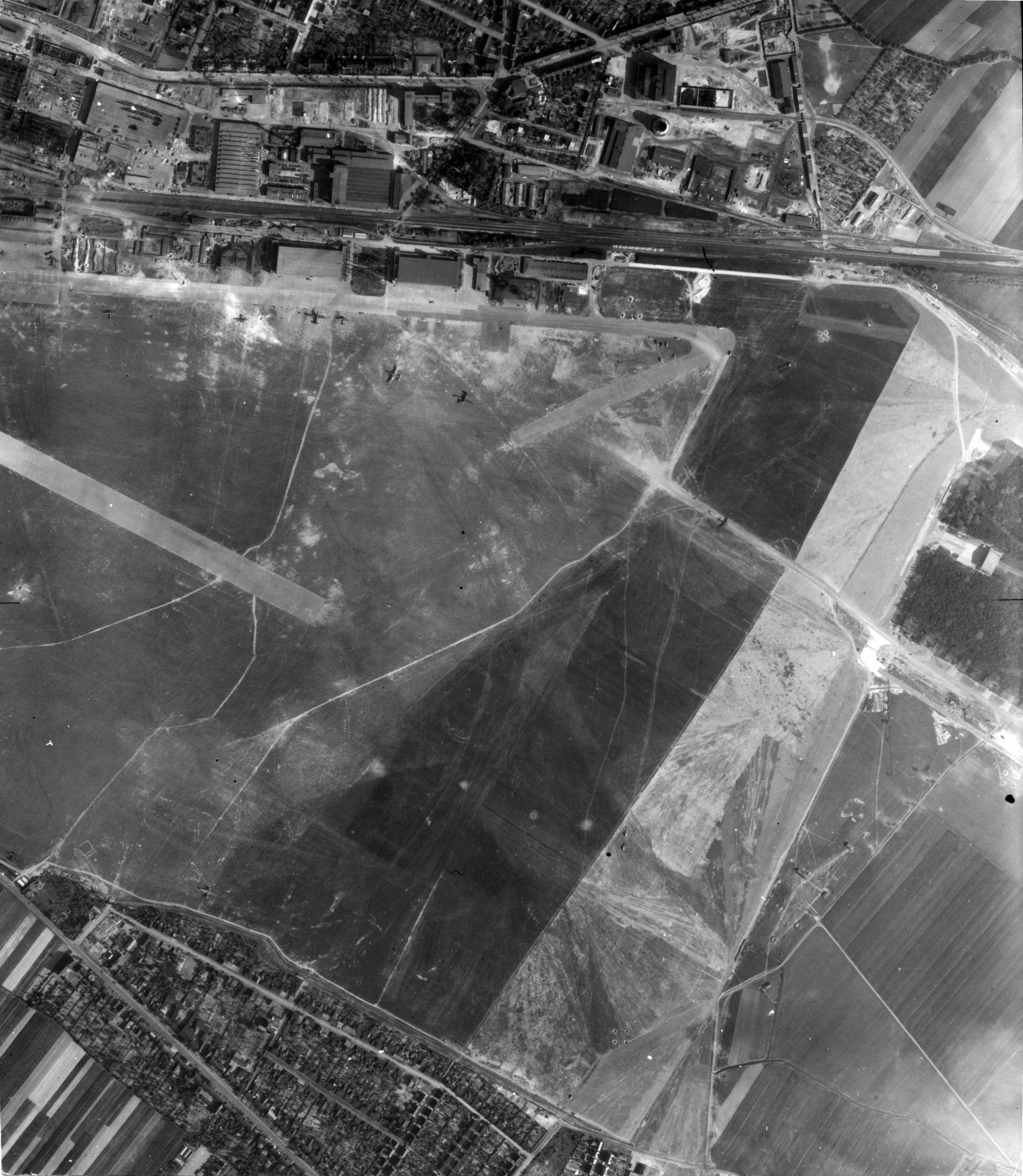 Asisbiz USAAAF 7PG22FS aerial recon photo to Dessau Junkers Factory ...