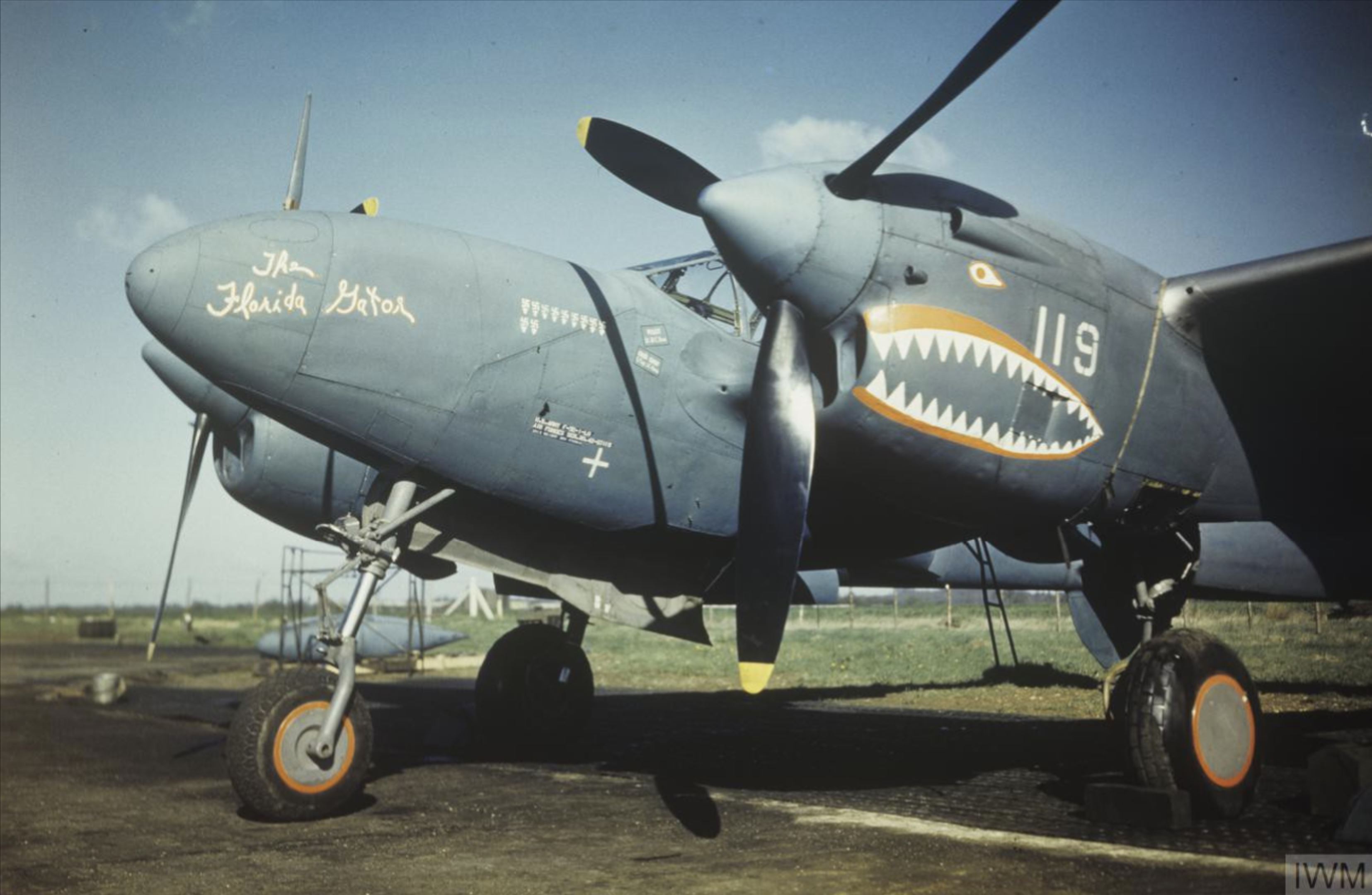 Asisbiz USAAF 42 67119 F5 Lightning 7PG13PS White 119 The Florida Gator ...