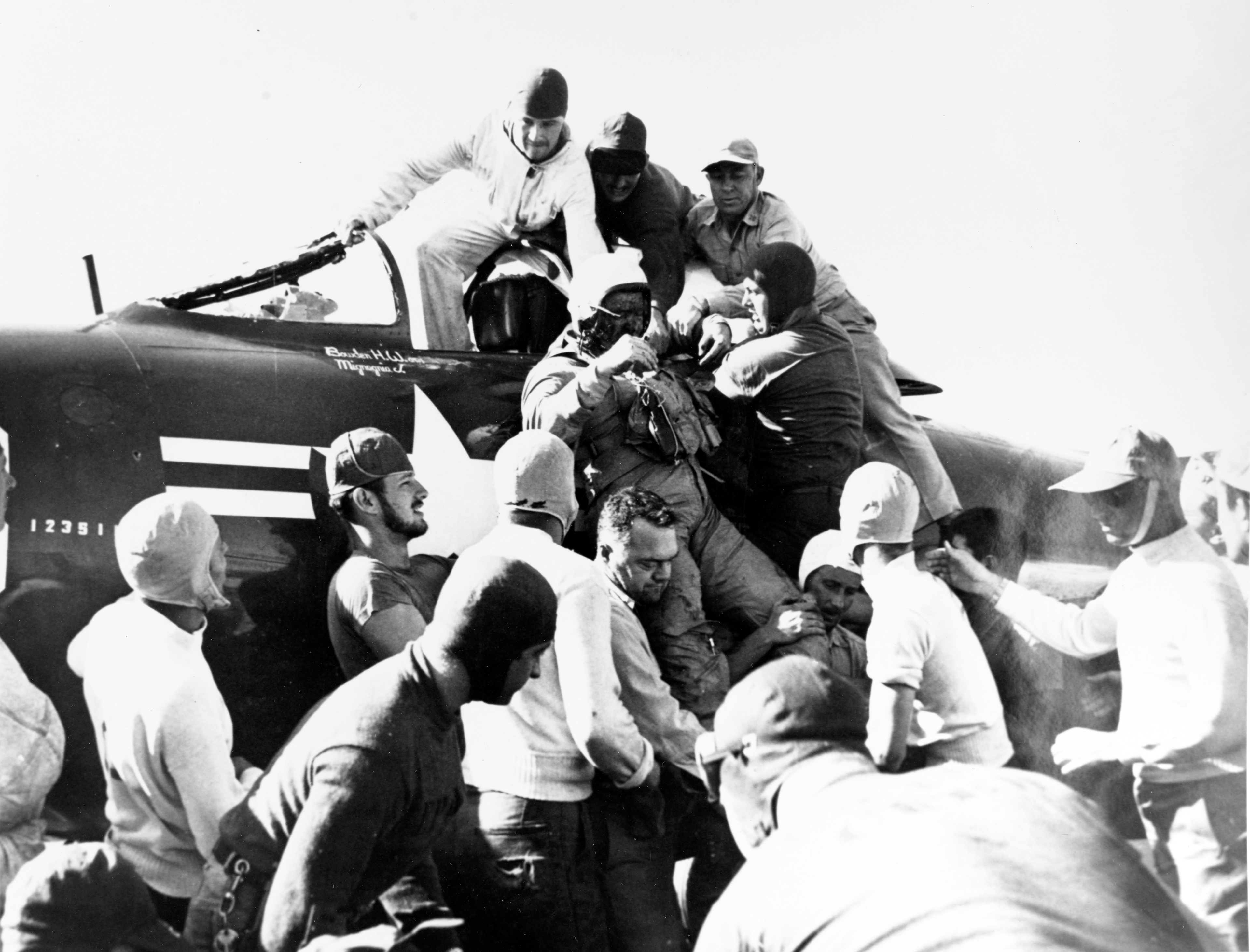 Asisbiz Grumman F9F 2 Panther pilot Edward D Jackson of VF 112 wounded ...